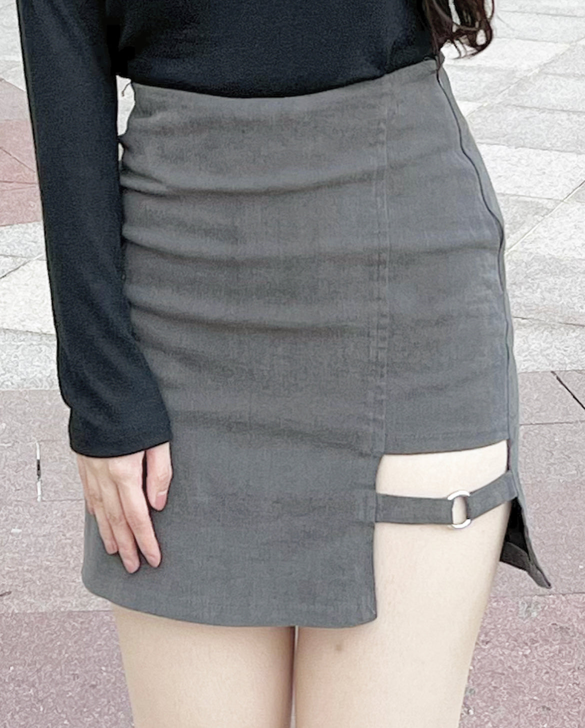 🎧 ｡超高腰超高質破洞裙 絨布質地``視覺反差 ☕ 🤎獨家回歸】𝗛-𝗹𝗶𝗻𝗲 破洞扣扣裙 – melon.c